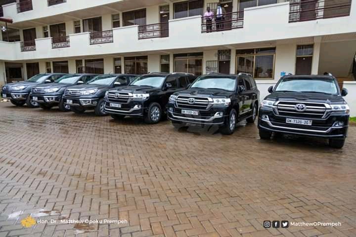SD Dombo University Receives 4 Vehicles from Government