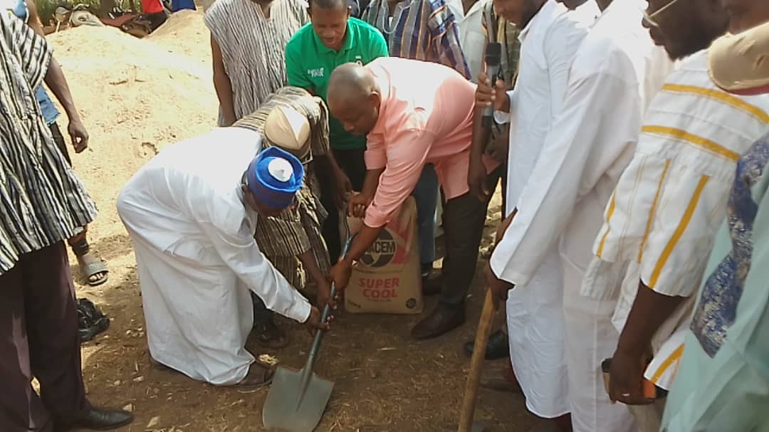 Jirapa: Mp Cuts Sod To Build Male And Female Wards For Hain Polyclinic ...